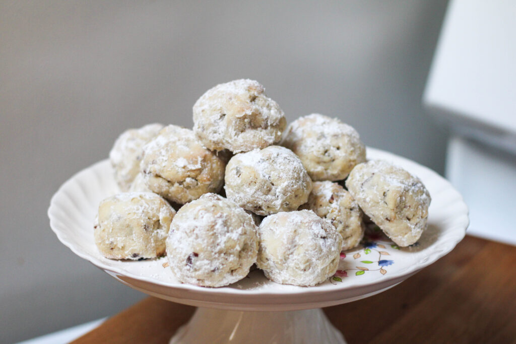 Besos de Nuez Recipe - Cueva's Kitchen